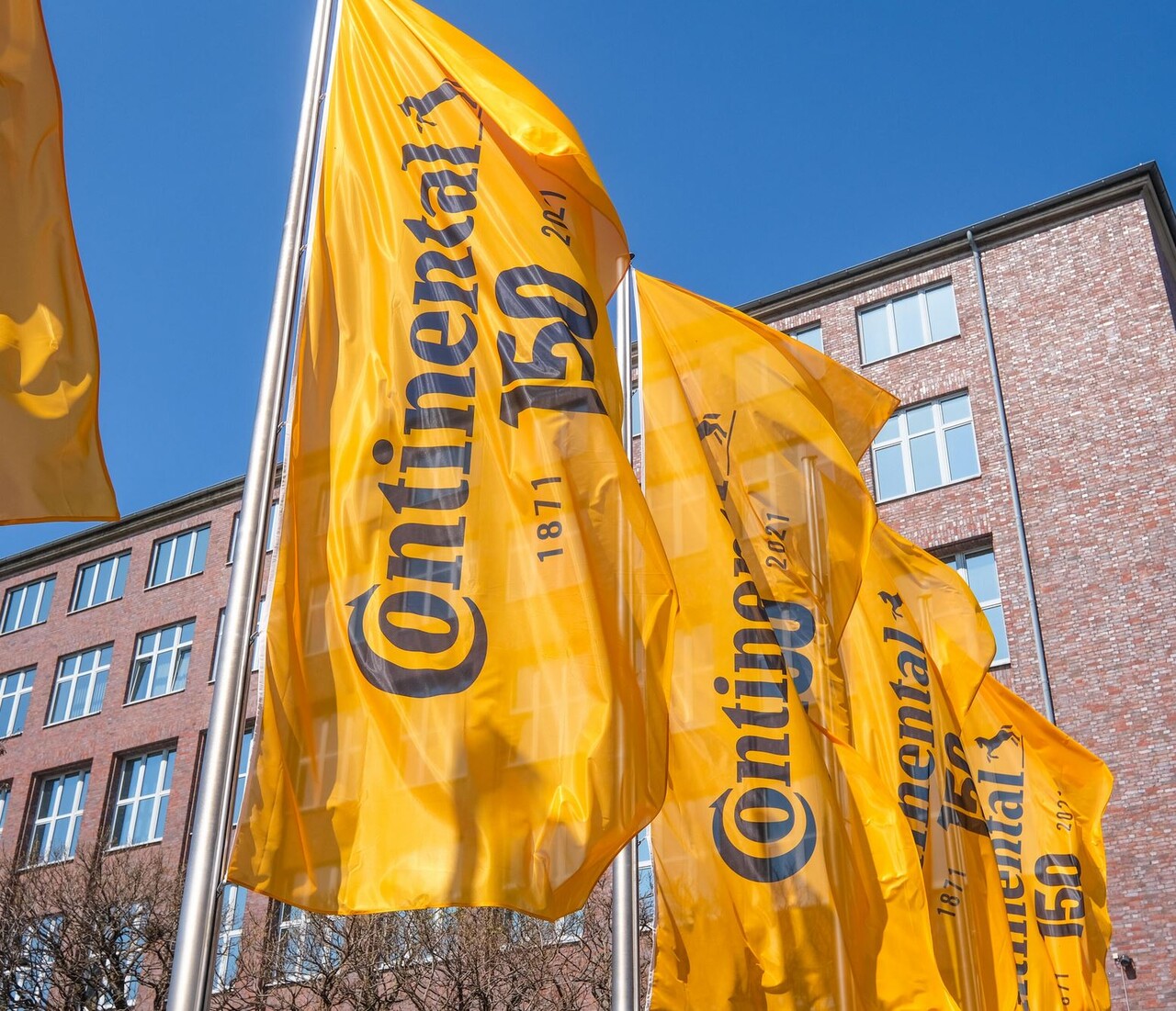 Continental CFO Garcia Vila: "Mit Google bringen wir Künstliche ...